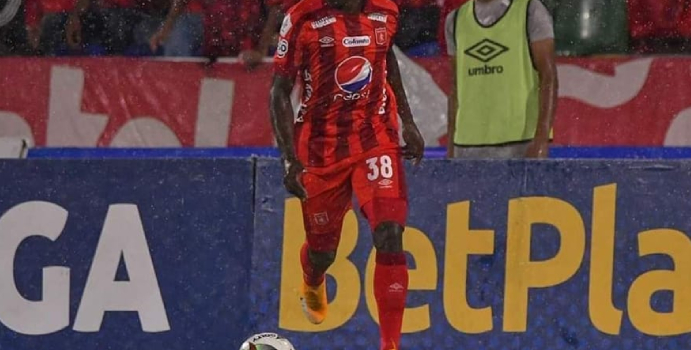 Atlético Bucaramanga oficializó el fichaje de Joider Micolta