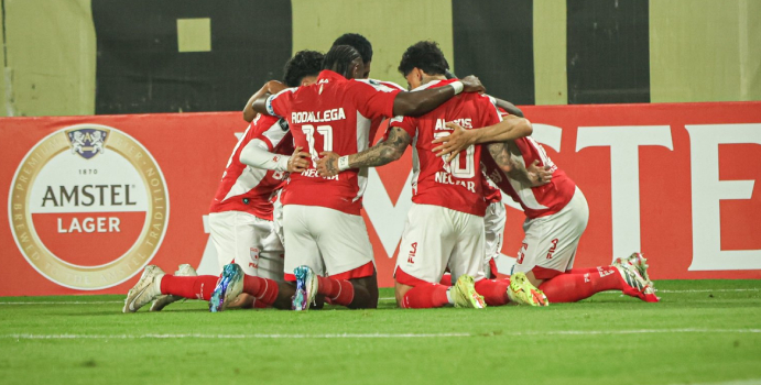 Santa Fe derrota a Peñarol, pero clasifica a Copa Sudamericana